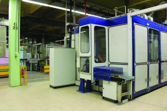 BERGER Grinding Cell. With grinding robots Kuka KR 180 (external ...