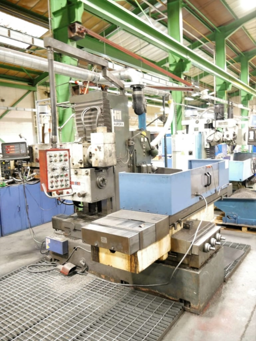 Universal Miller. Table 1850mm x 560mm. X = 1800mm, Y = 700mm, Z ...