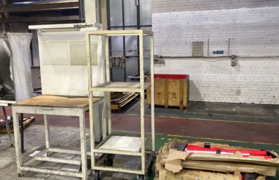 Working benches (2x) for sale : Machinery-Locator.com