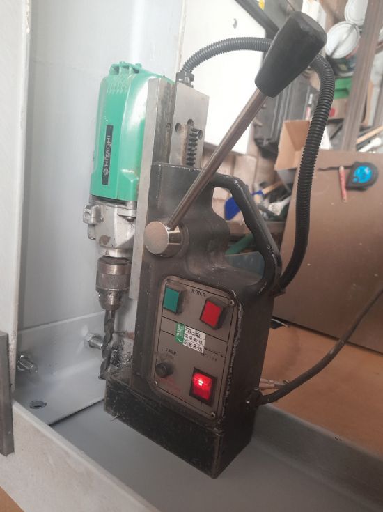 Hitachi Magnetic Drill with Various Drills for sale : Machinery-Locator.com
