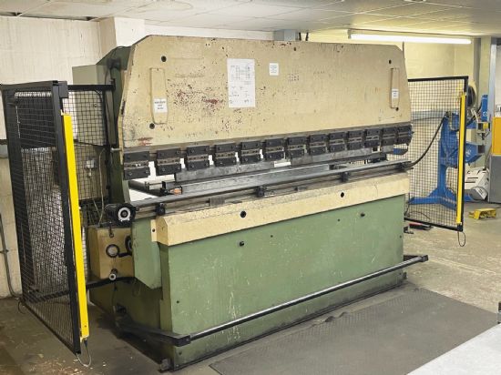 ADIRA QH 2.5m x 60-Ton Hydraulic Press Brake. F.o.b.g., guards for sale ...