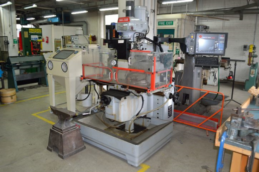 KING RICH KR V2000 Turret Milling Machine for sale : Machinery-Locator.com