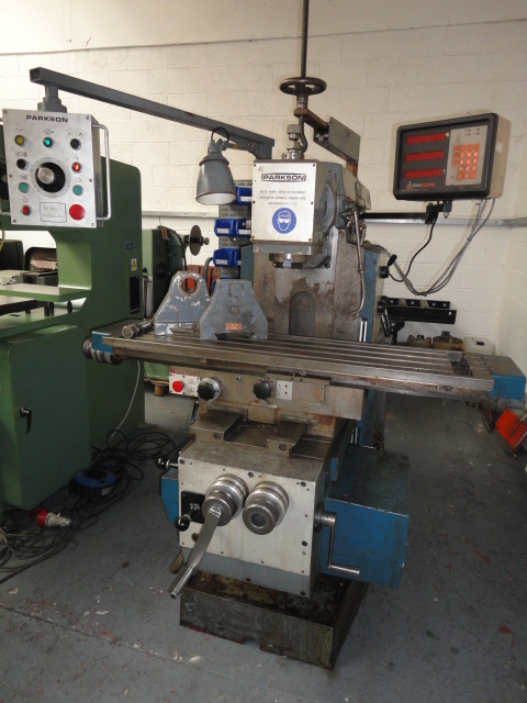 Parkson M1200 Universal Milling Machine for sale : Machinery-Locator.com