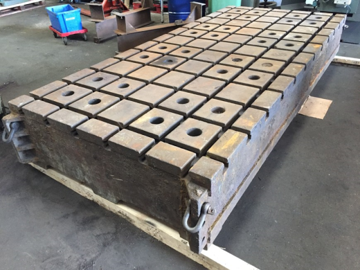 Cast iron tee-slot table 3065x1383x400mm for sale : Machinery-Locator.com